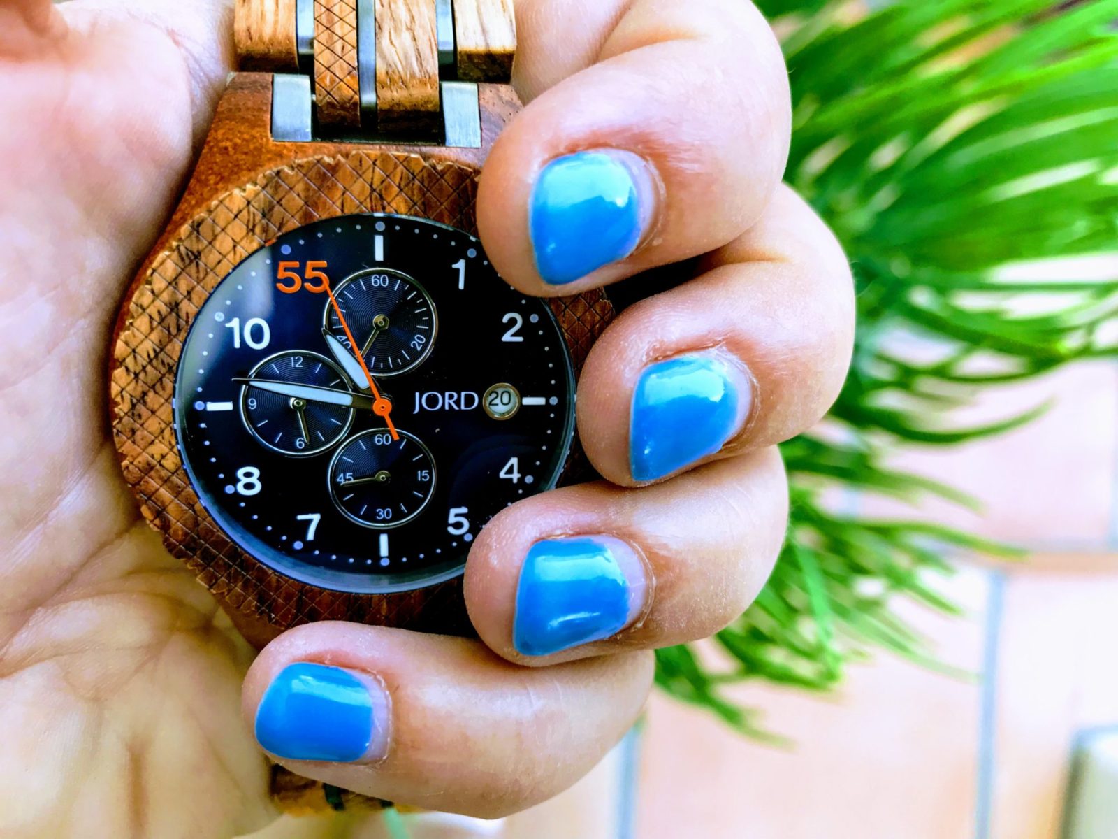 5 Reasons You Should Still Wear a Watch Even Though You Have a Phone ...